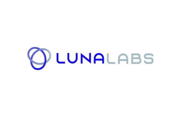 A 4.2 Inch E-ink Display: A Ideal Assistant of Luna Labs CEO – SyncSign
