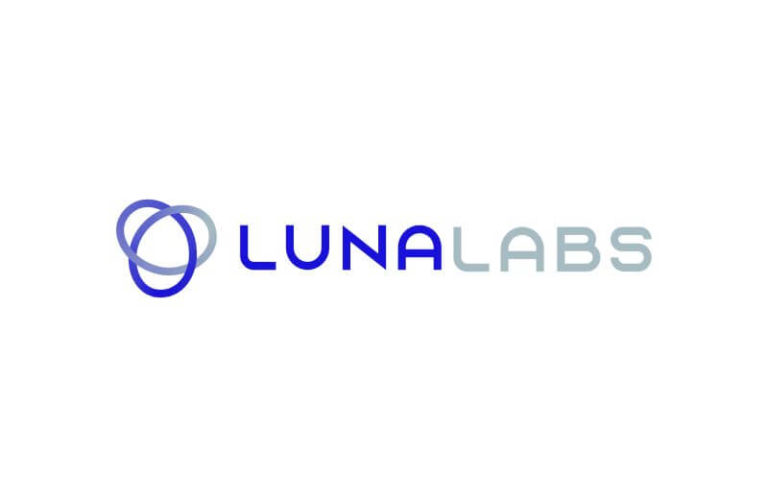 A 4.2 Inch E-ink Display: A Ideal Assistant of Luna Labs CEO – SyncSign