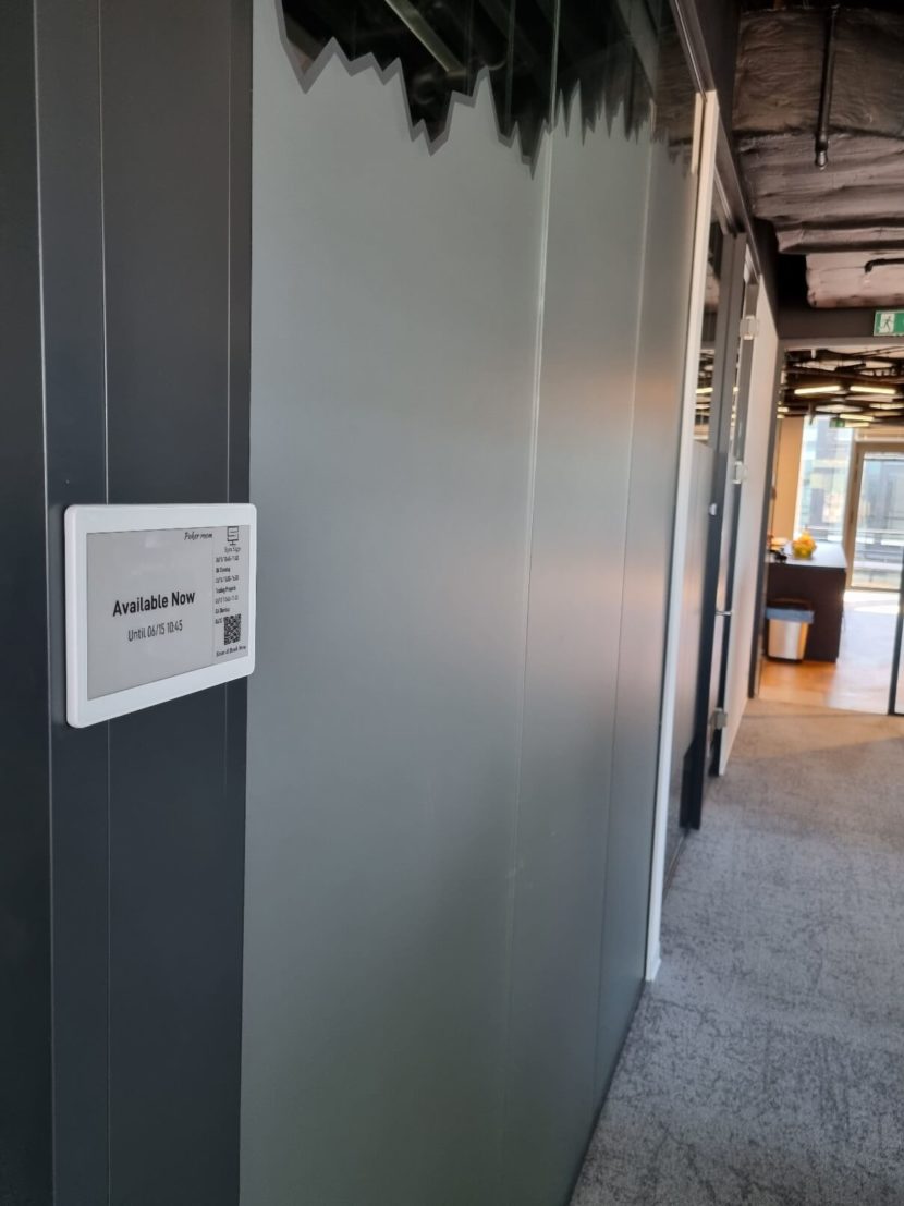 Why an E-ink Display Is Prevailing in Daily Life? – SyncSign