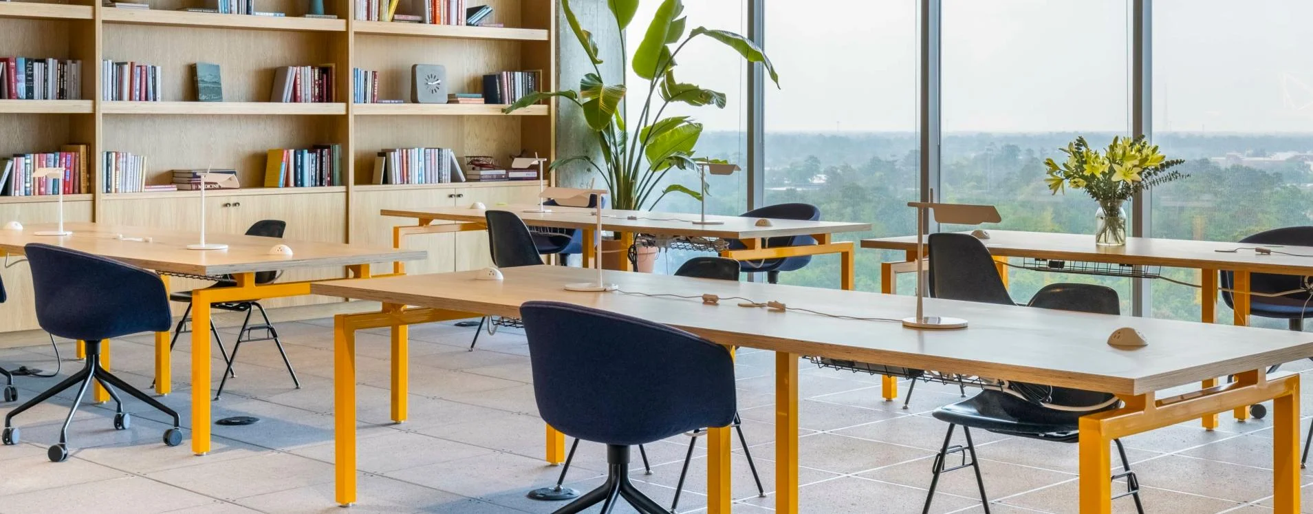 What is a Hot Desk Signage? – SyncSign